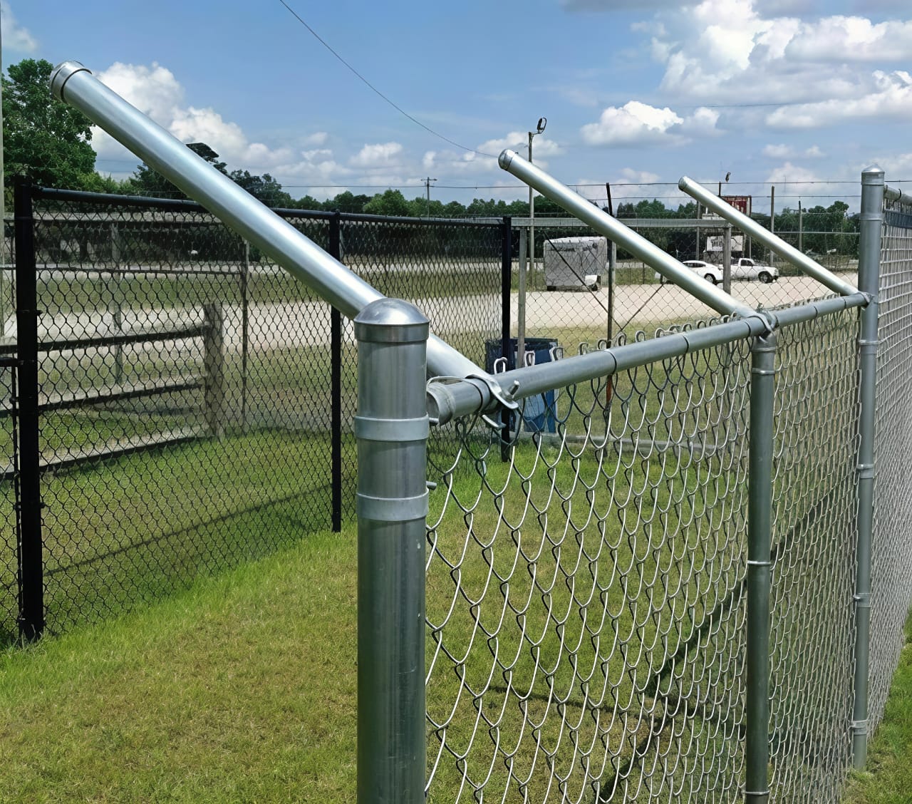 Metal Fence Poles for Residential and Commercial Use